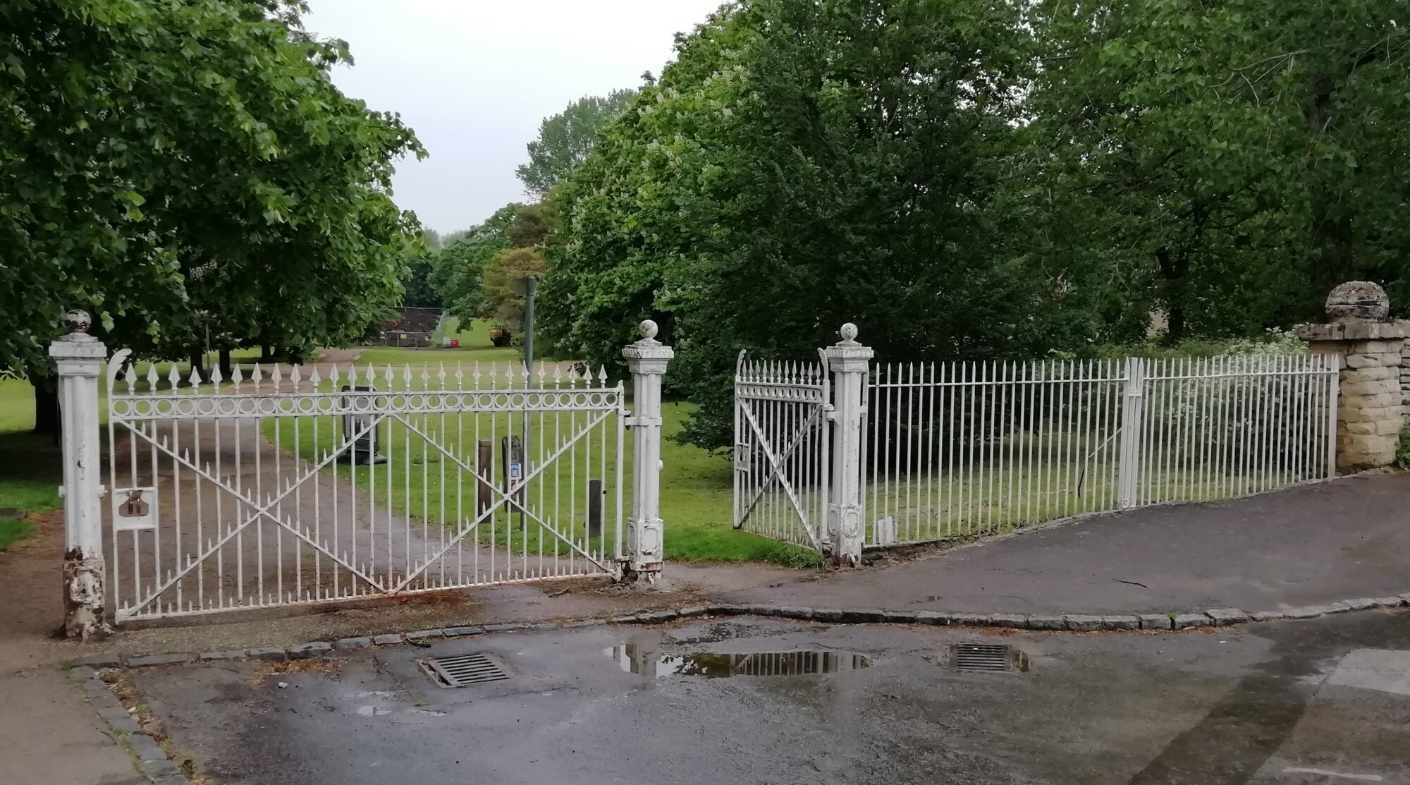 Gate & Railing transformation, Great Linford Manor Park, Milton Keynes ...